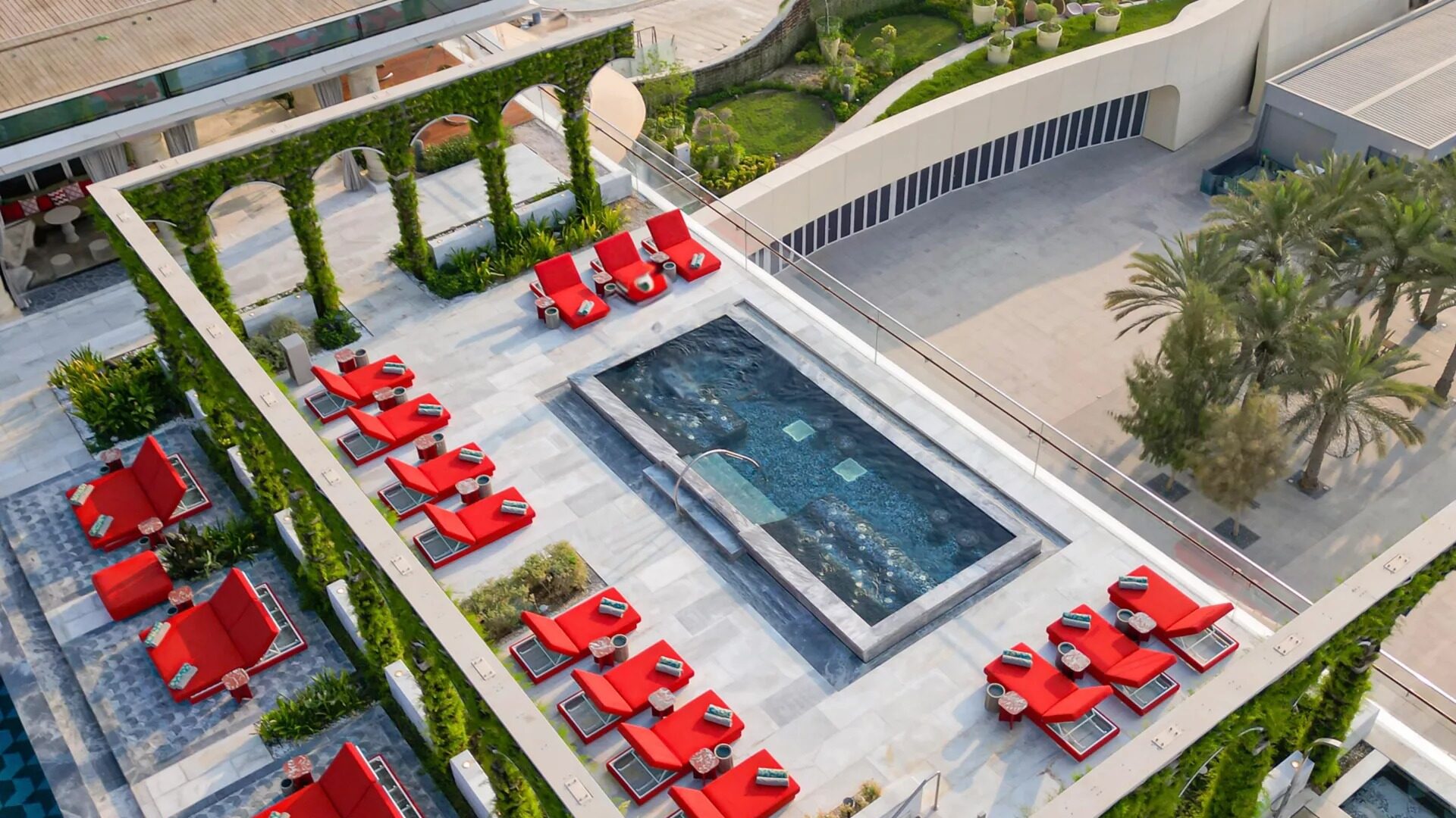 Hotel swimming pools in Qatar - 7 Doha